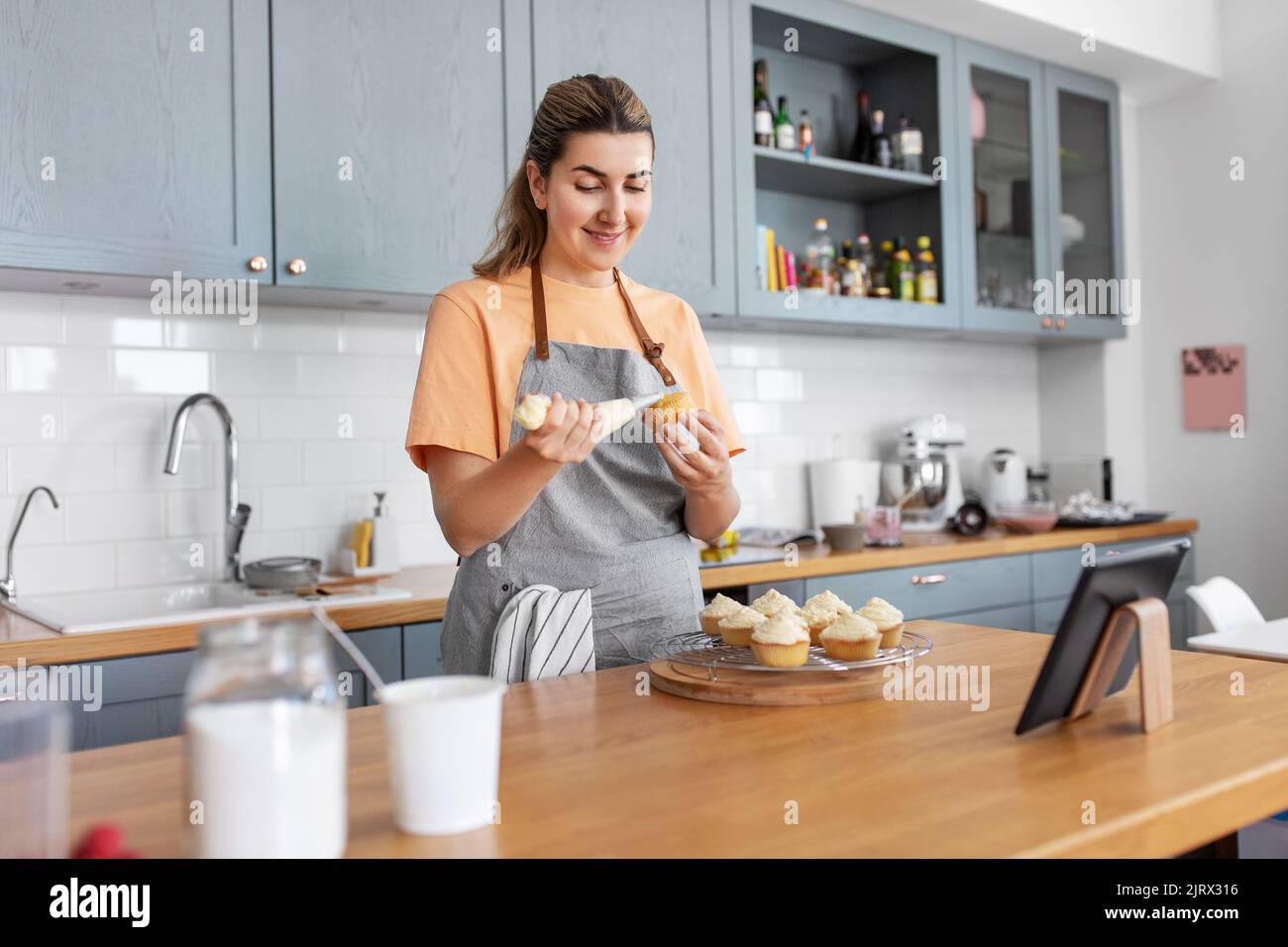 Home cooking tutorial hi-res stock photography and images - Alamy