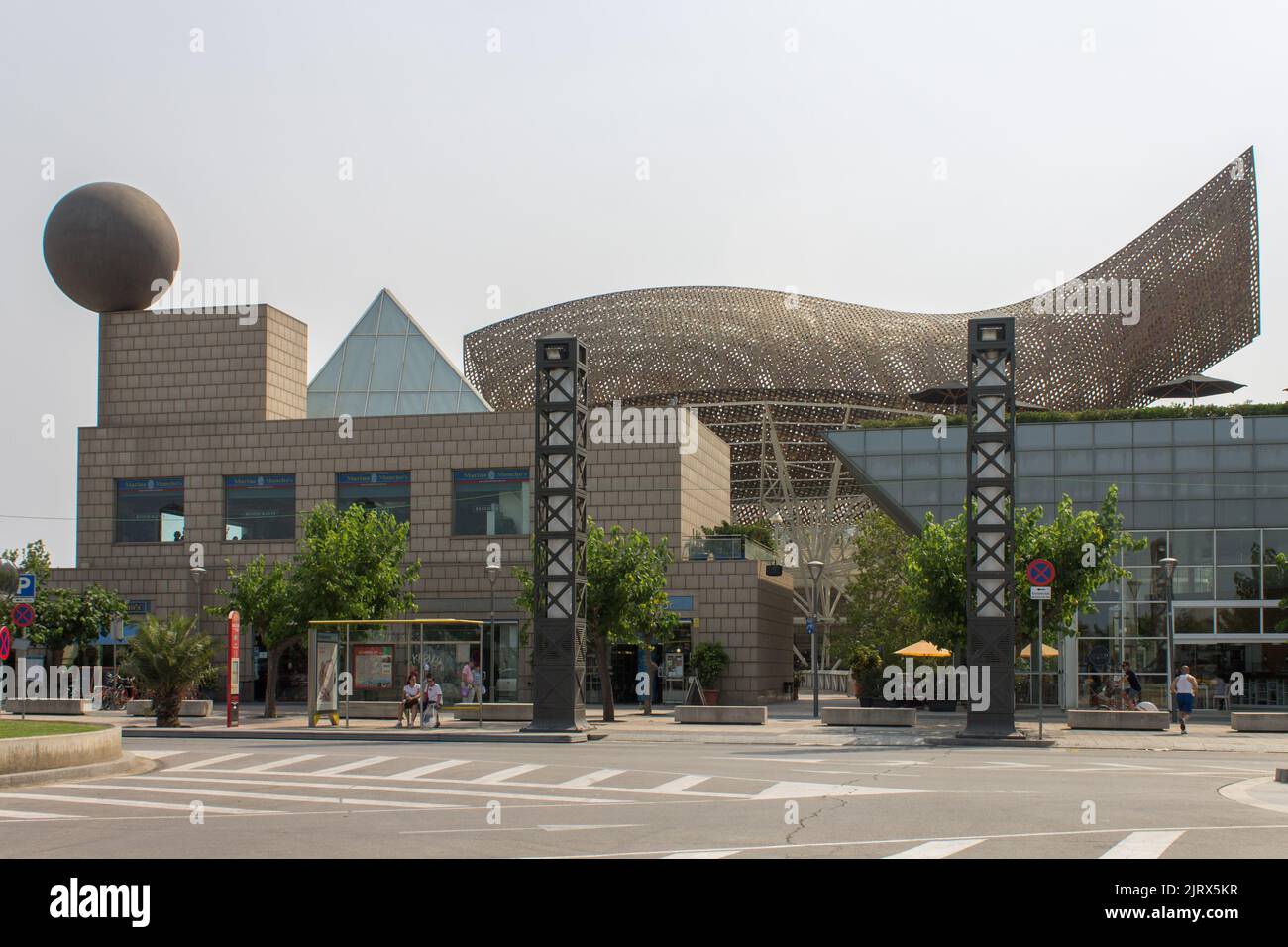 Modern Sculpture and building down by the Olympic Port, Barcelona Stock ...