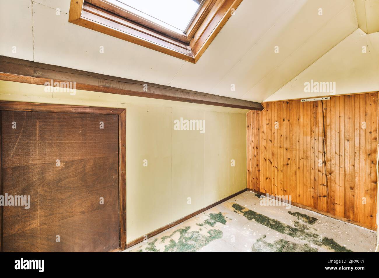 A cozy and spacious empty room in a luxury house Stock Photo - Alamy