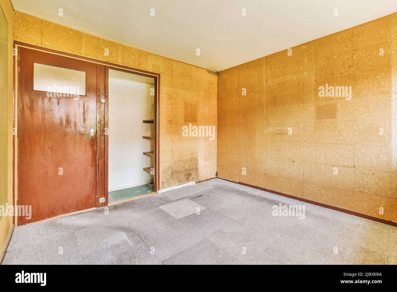 A cozy and spacious empty room in a luxury house Stock Photo - Alamy