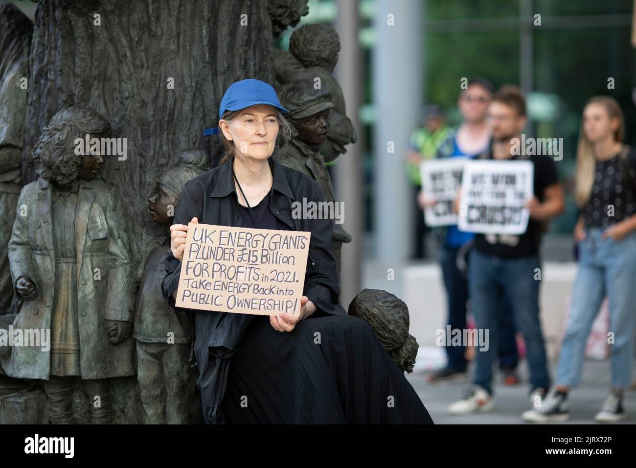 Cardiff, Wales, UK. 26th Aug, 2022. Protesters outside the Ofgem office ...