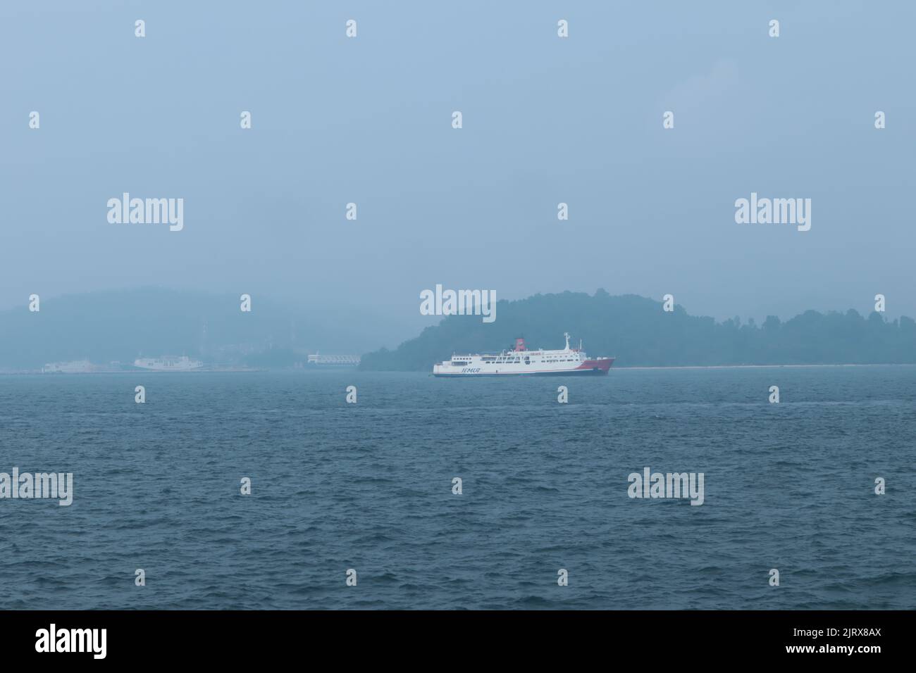 Calm sea ship hi-res stock photography and images - Alamy