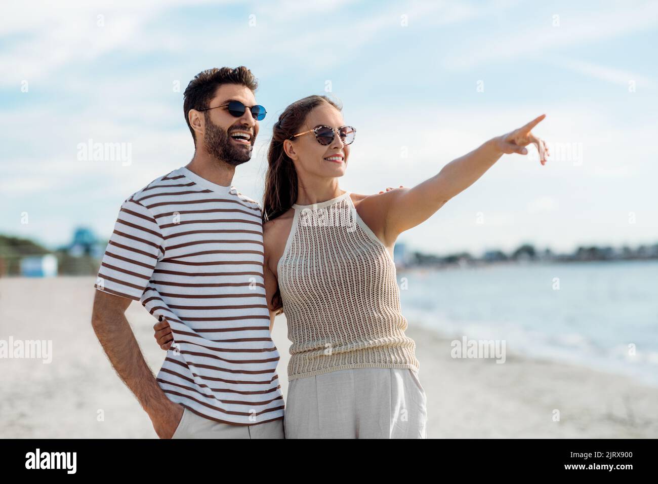 Happy couple pointing finger hi-res stock photography and images - Alamy