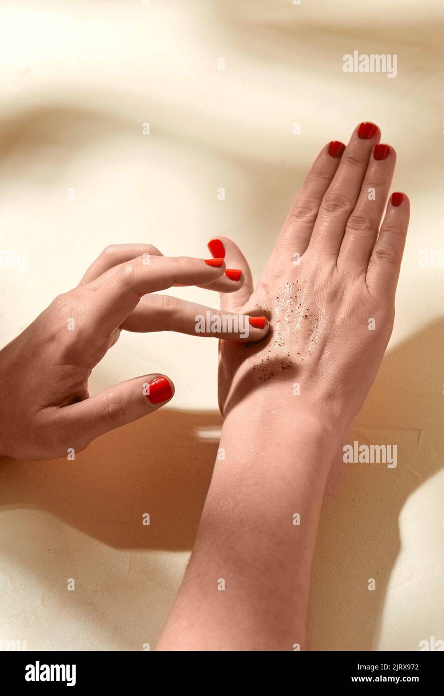 Scrub up hands hi-res stock photography and images - Alamy