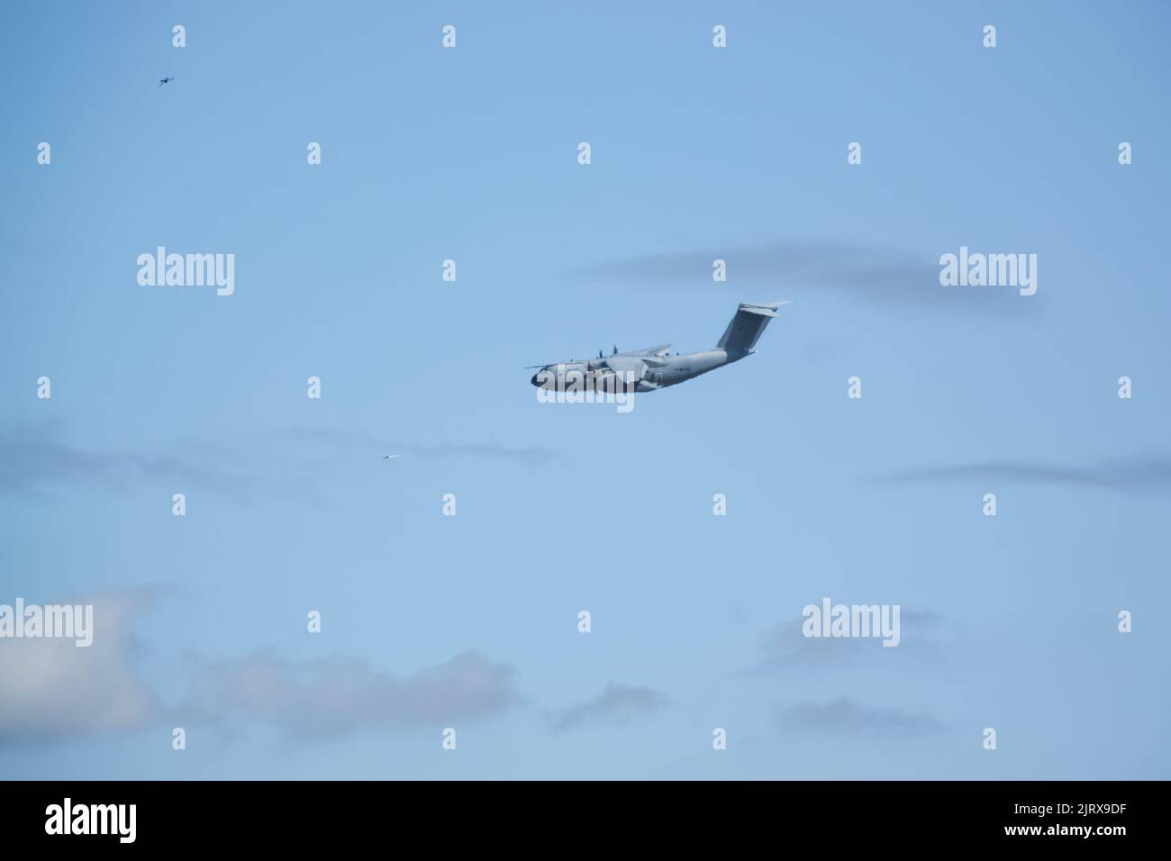 ZM414 RAF Royal Air Force Airbus A400M Atlas military plane circles ...
