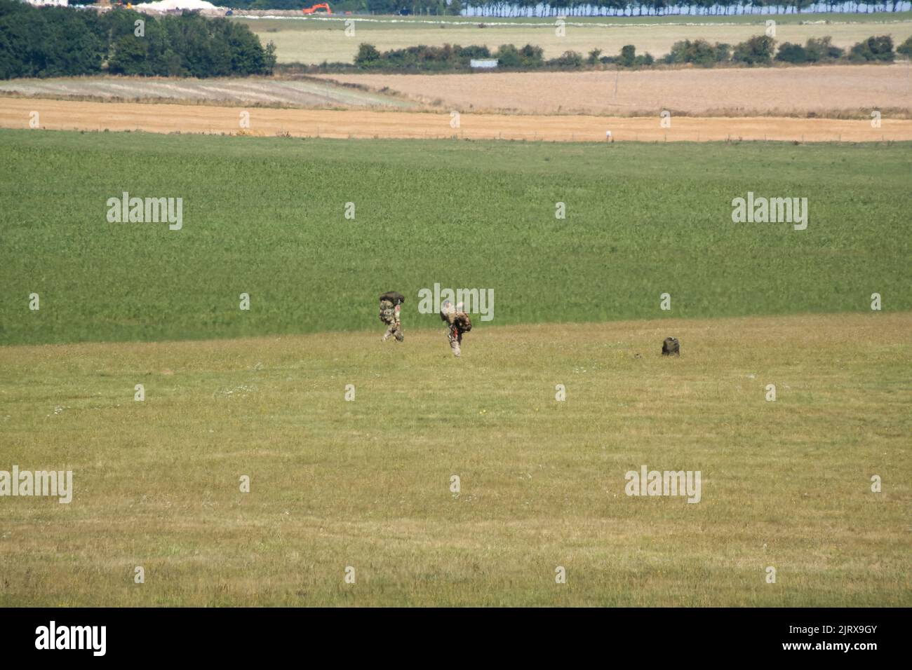 British army paratroopers preparing to move out from an airborne ...