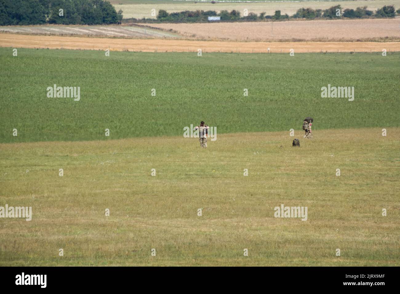 British army paratroopers preparing to move out from an airborne ...