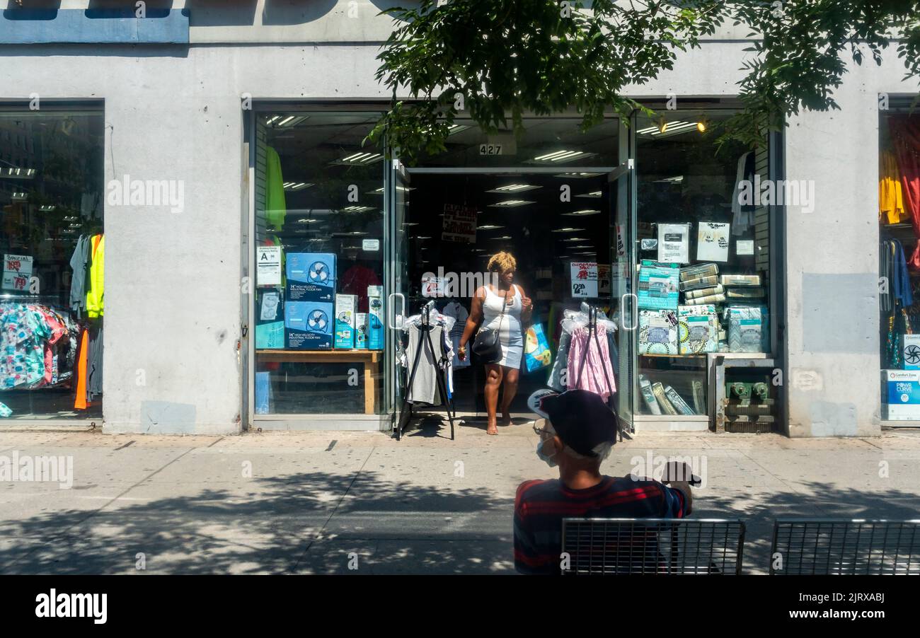 Downtown consumer hi-res stock photography and images - Alamy
