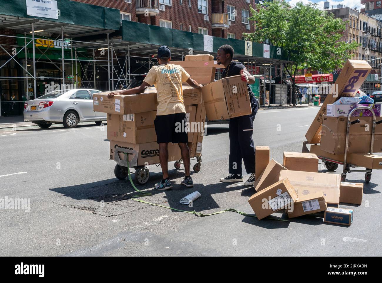 Fedex last mile delivery hi-res stock photography and images - Alamy