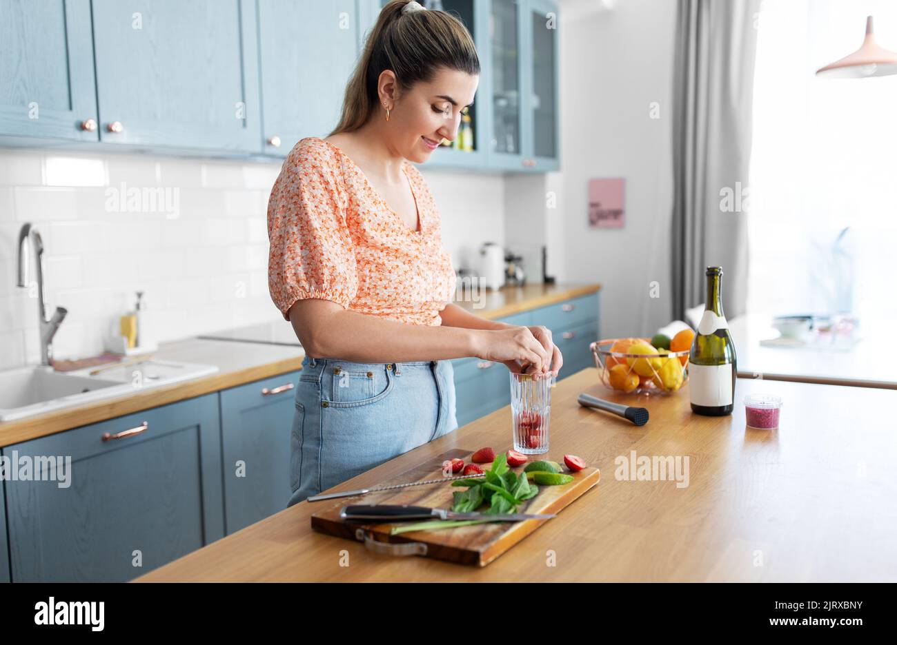 Strawberry mojito mocktail hi-res stock photography and images - Alamy