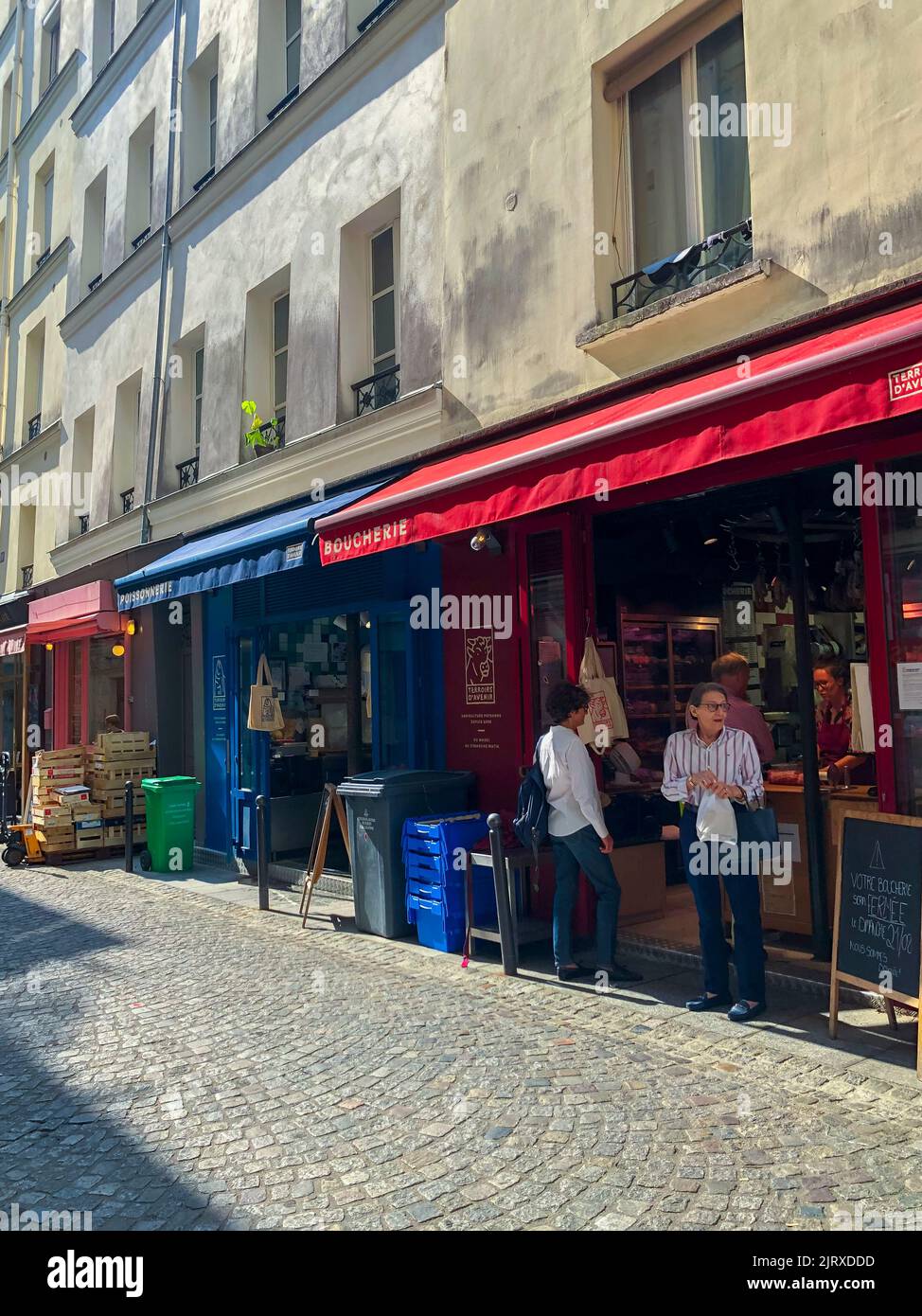 Sentier neighborhood hi-res stock photography and images - Alamy