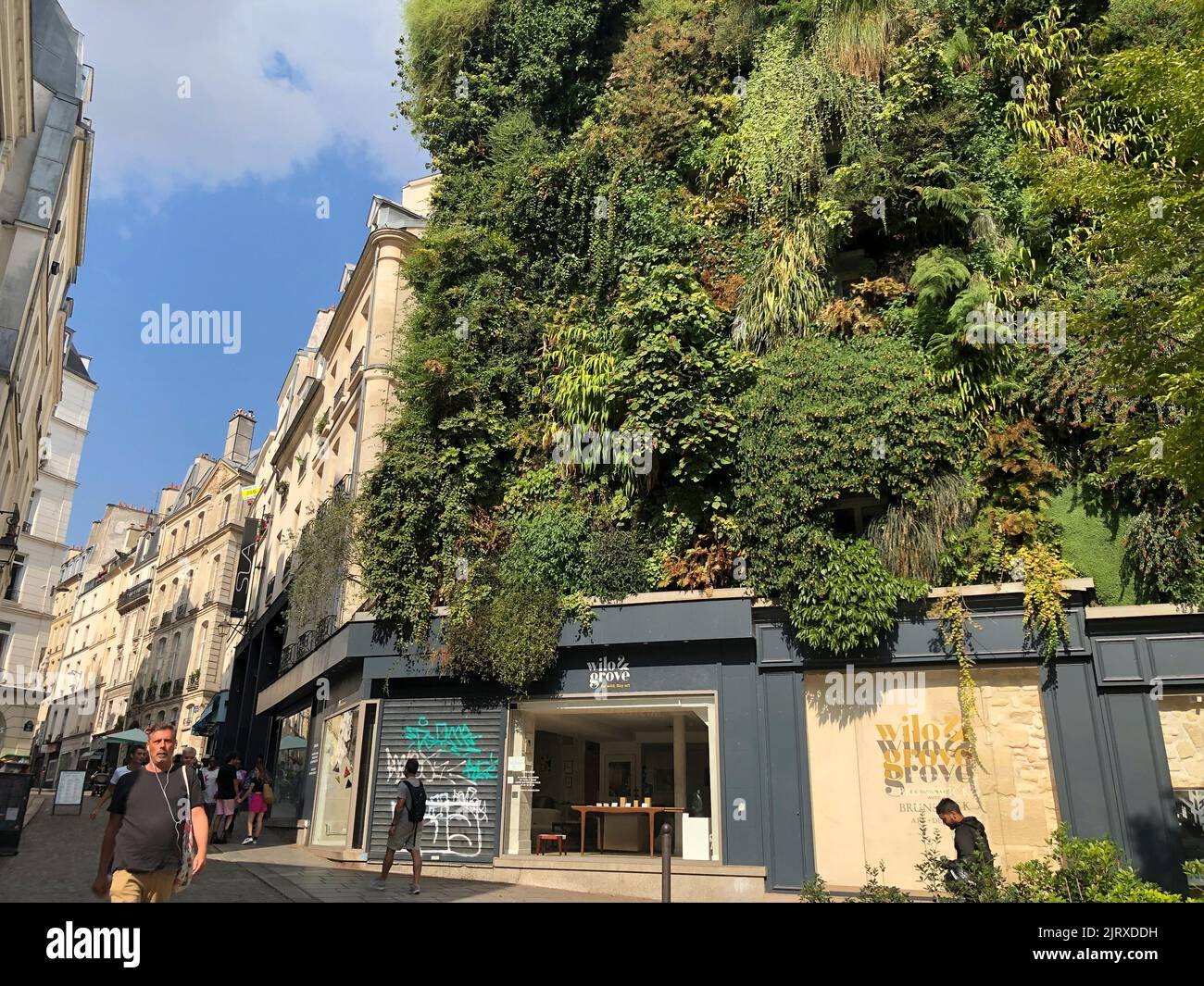 Le sentier paris hi-res stock photography and images - Alamy