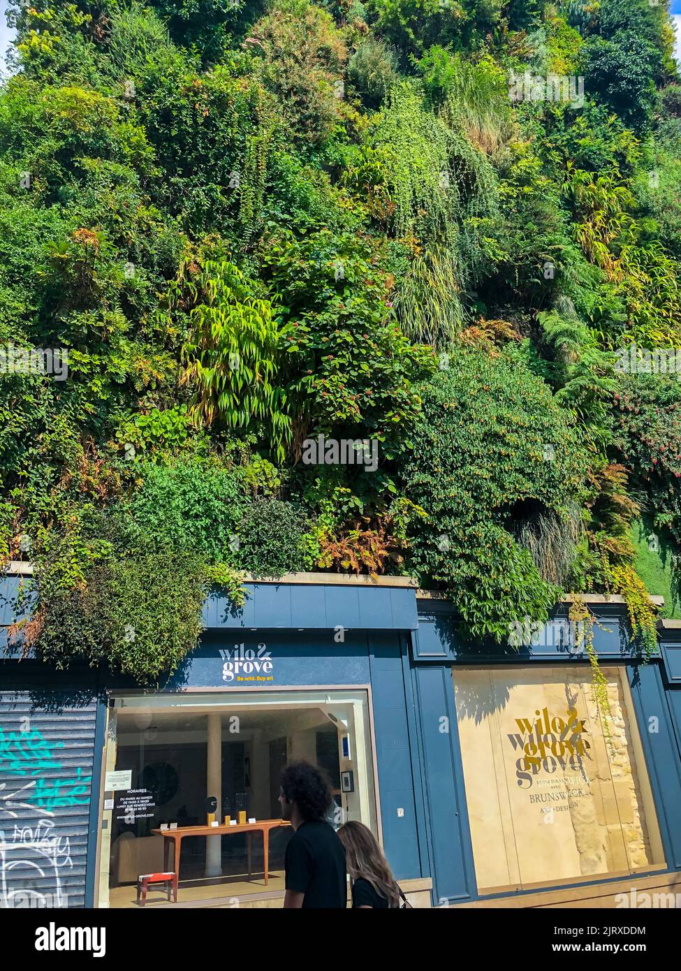 Le sentier paris hi-res stock photography and images - Alamy