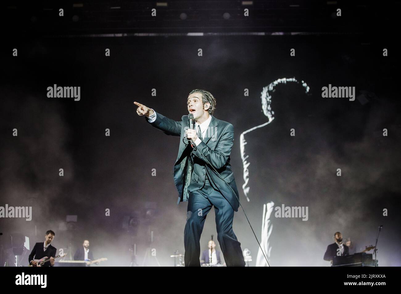 Matty healy reading hi-res stock photography and images - Alamy