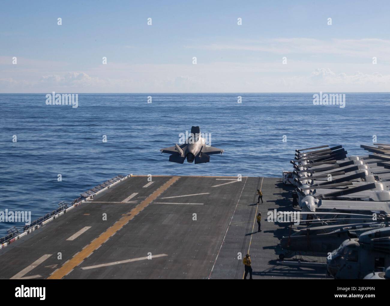 220825-N-TT639-1111 PHILIPPINE SEA (Aug. 25, 2022) – An F-35B Lightning ...