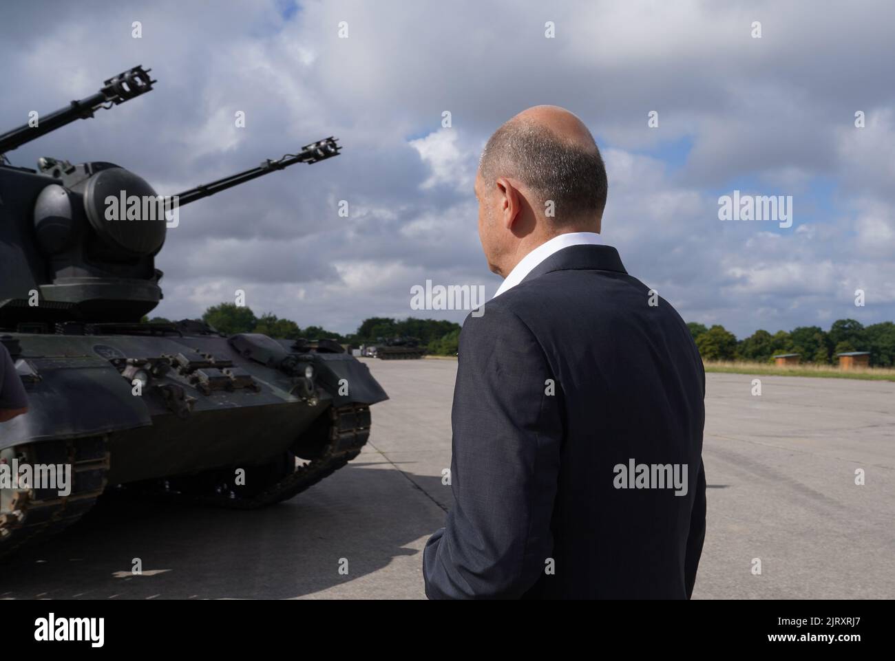 Putlos, Germany. 25th Aug, 2022. German Chancellor Olaf Scholz (SPD) visits the training program ...