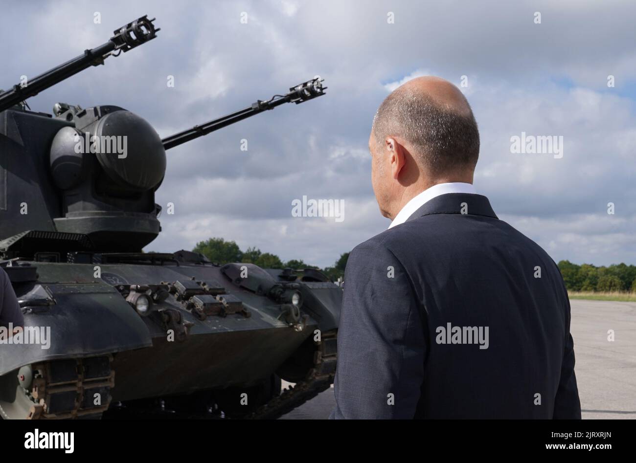 Putlos, Germany. 25th Aug, 2022. German Chancellor Olaf Scholz (SPD) visits the training program ...
