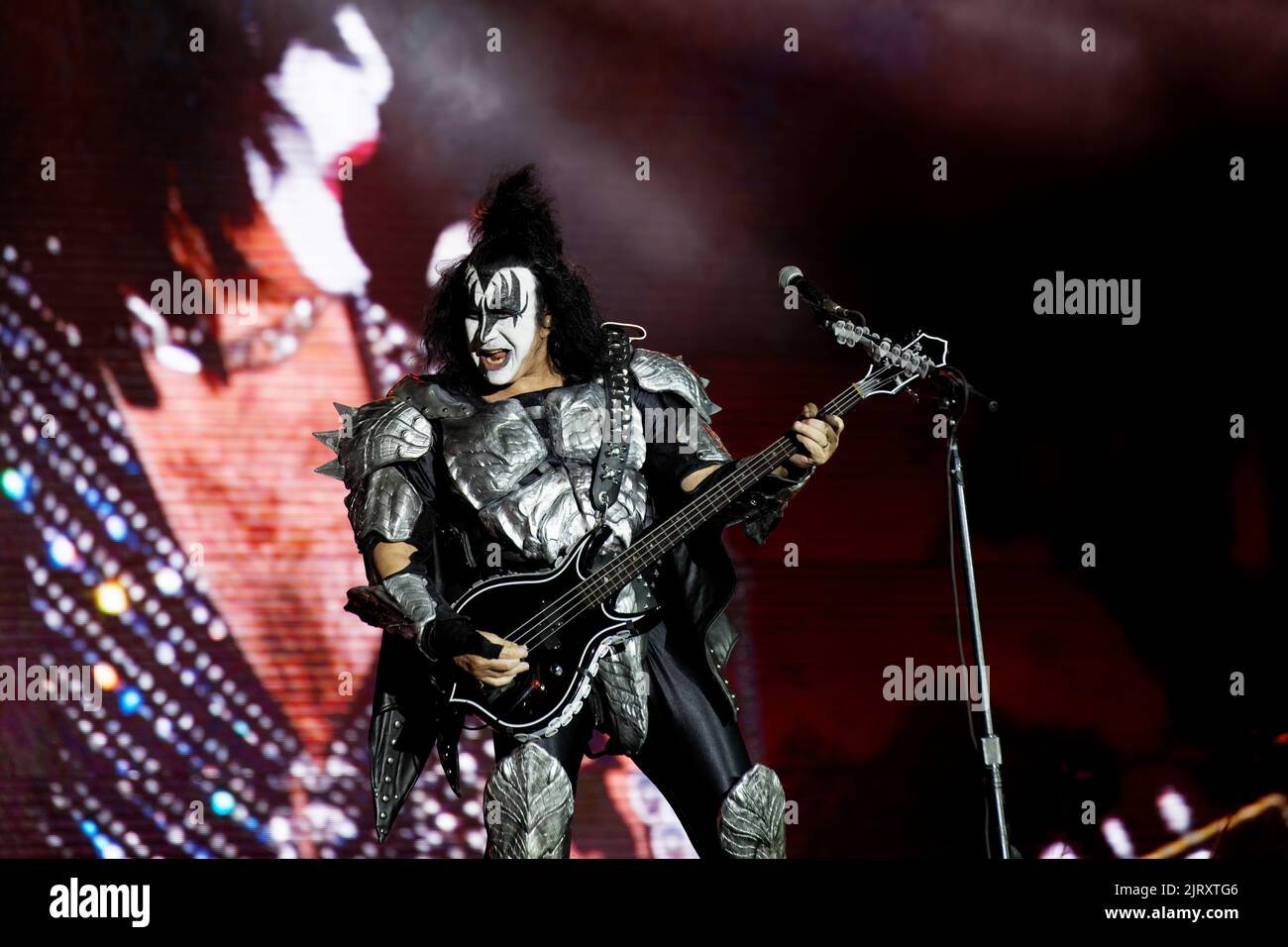 Kiss rock concert hi-res stock photography and images - Alamy