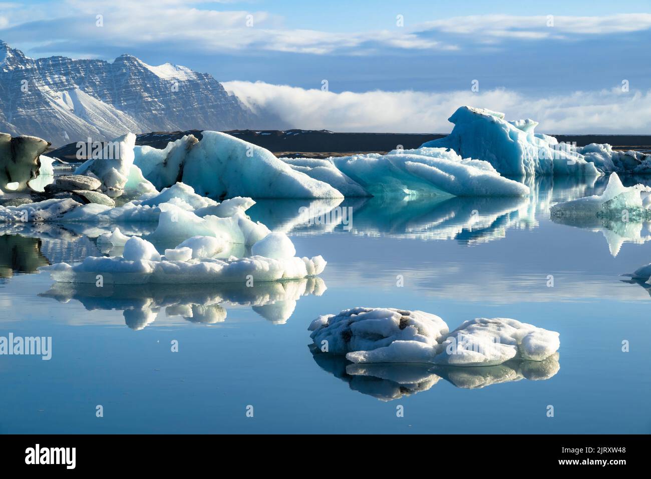 Picturesque landscape scene with reflected icebergs in the Jökulsárlón ...