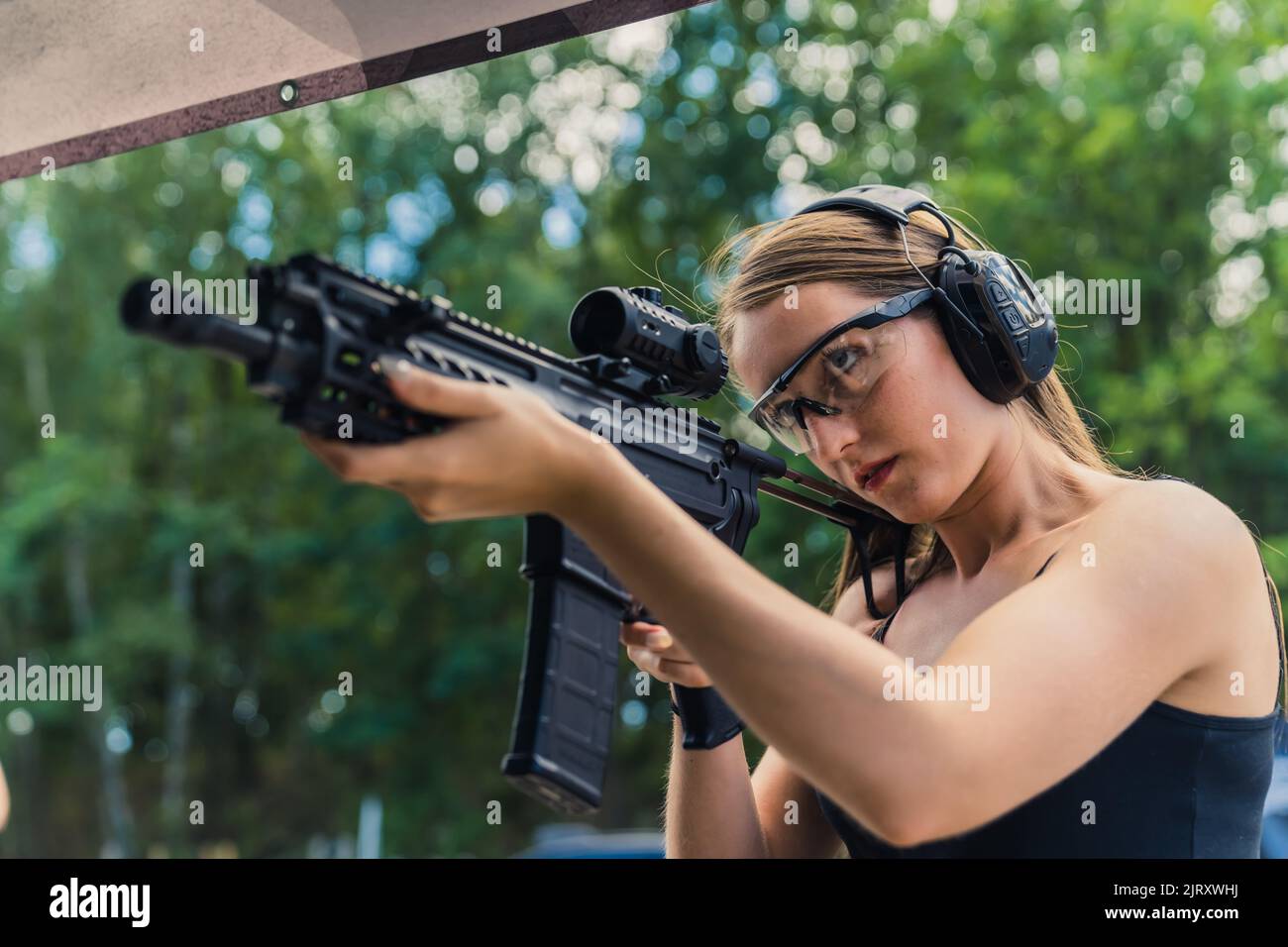Indoor rifle range hi-res stock photography and images - Alamy