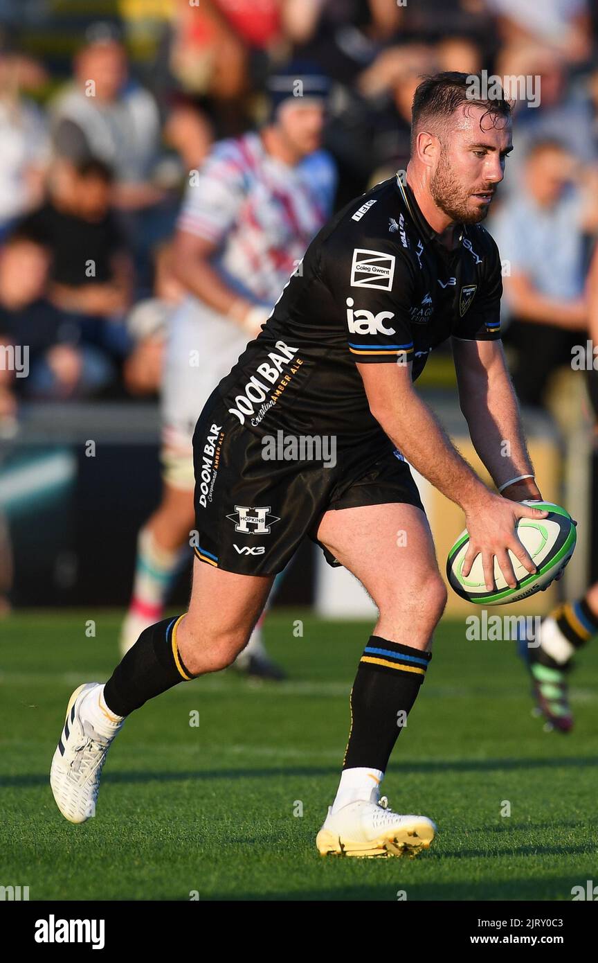 JJ Hanrahan of Dragons Rugby, in action during the game Stock Photo - Alamy
