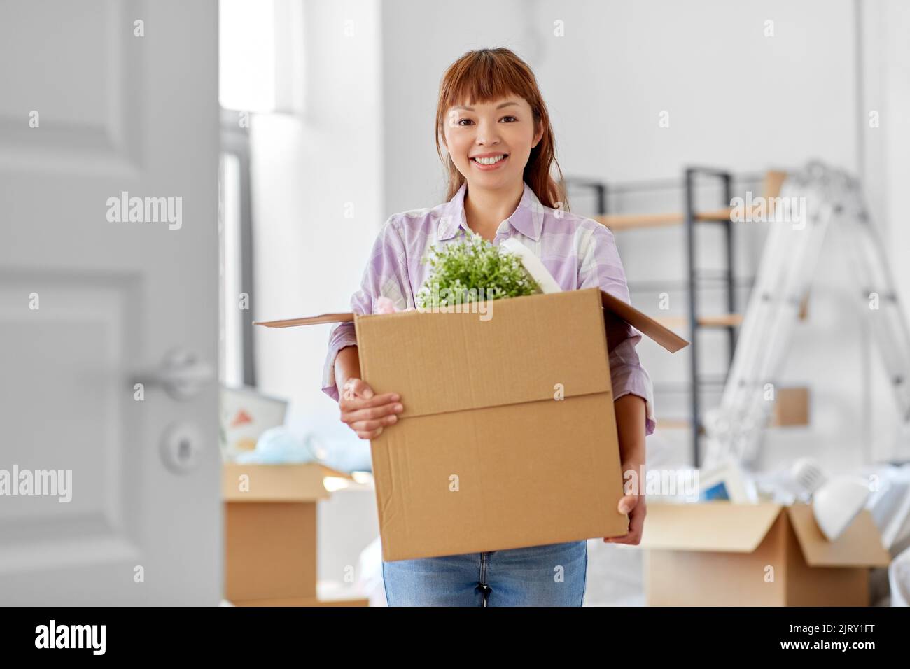 Woman blank cardboard boxes hi-res stock photography and images - Alamy