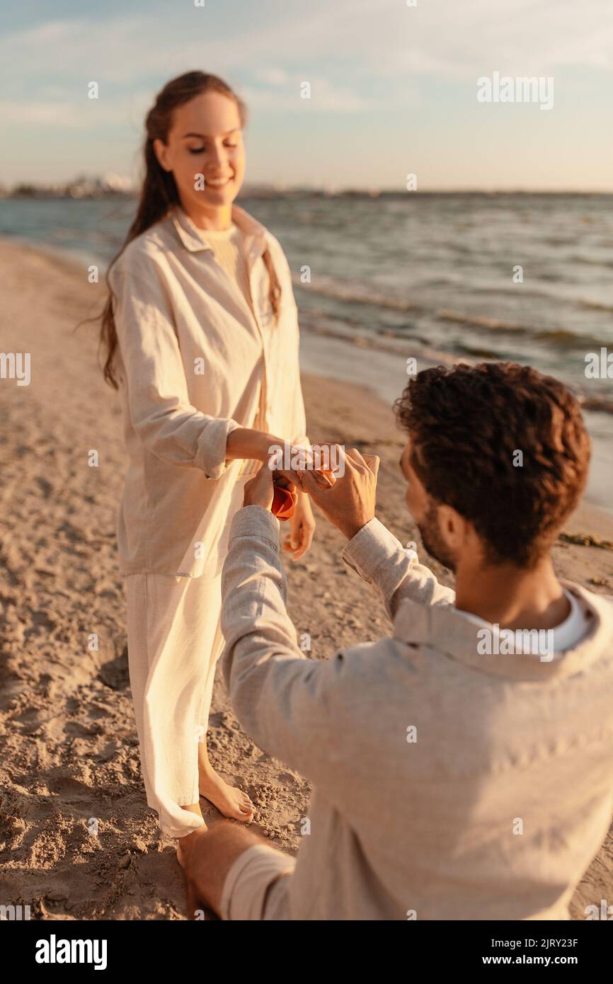 Proposal engagement knee hi-res stock photography and images - Alamy