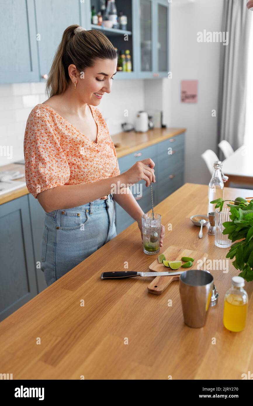 Cocktail stirring hi-res stock photography and images - Alamy