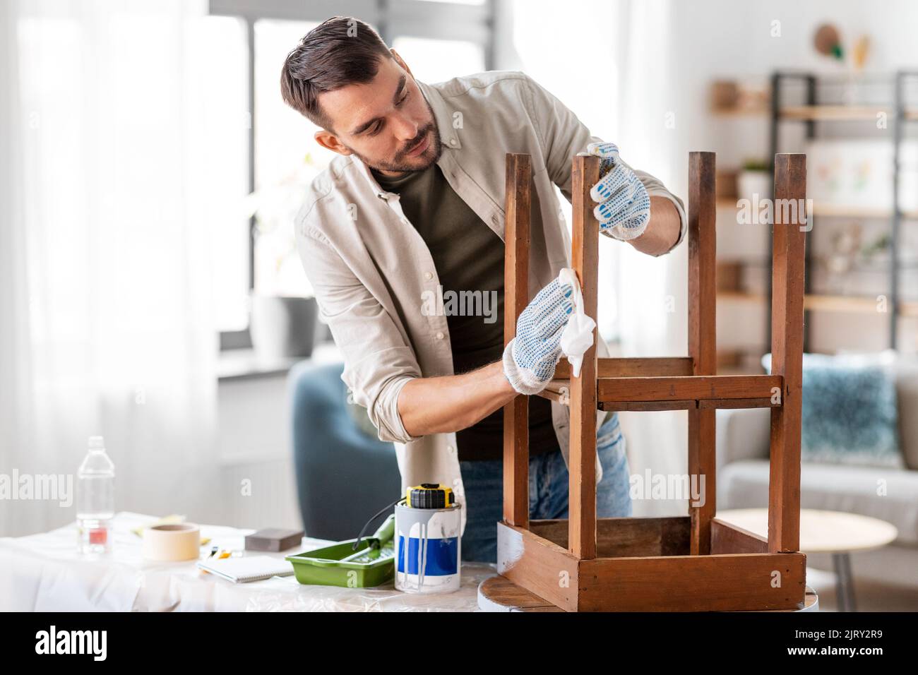 man cleaning old table surface with tissue Stock Photo - Alamy