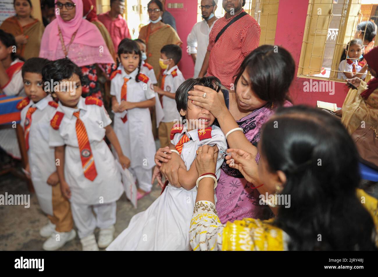 Child crying bangladesh hi-res stock photography and images - Alamy