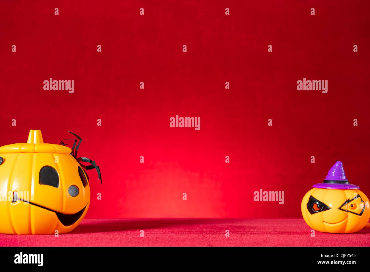Empty space in the middle hi-res stock photography and images - Alamy