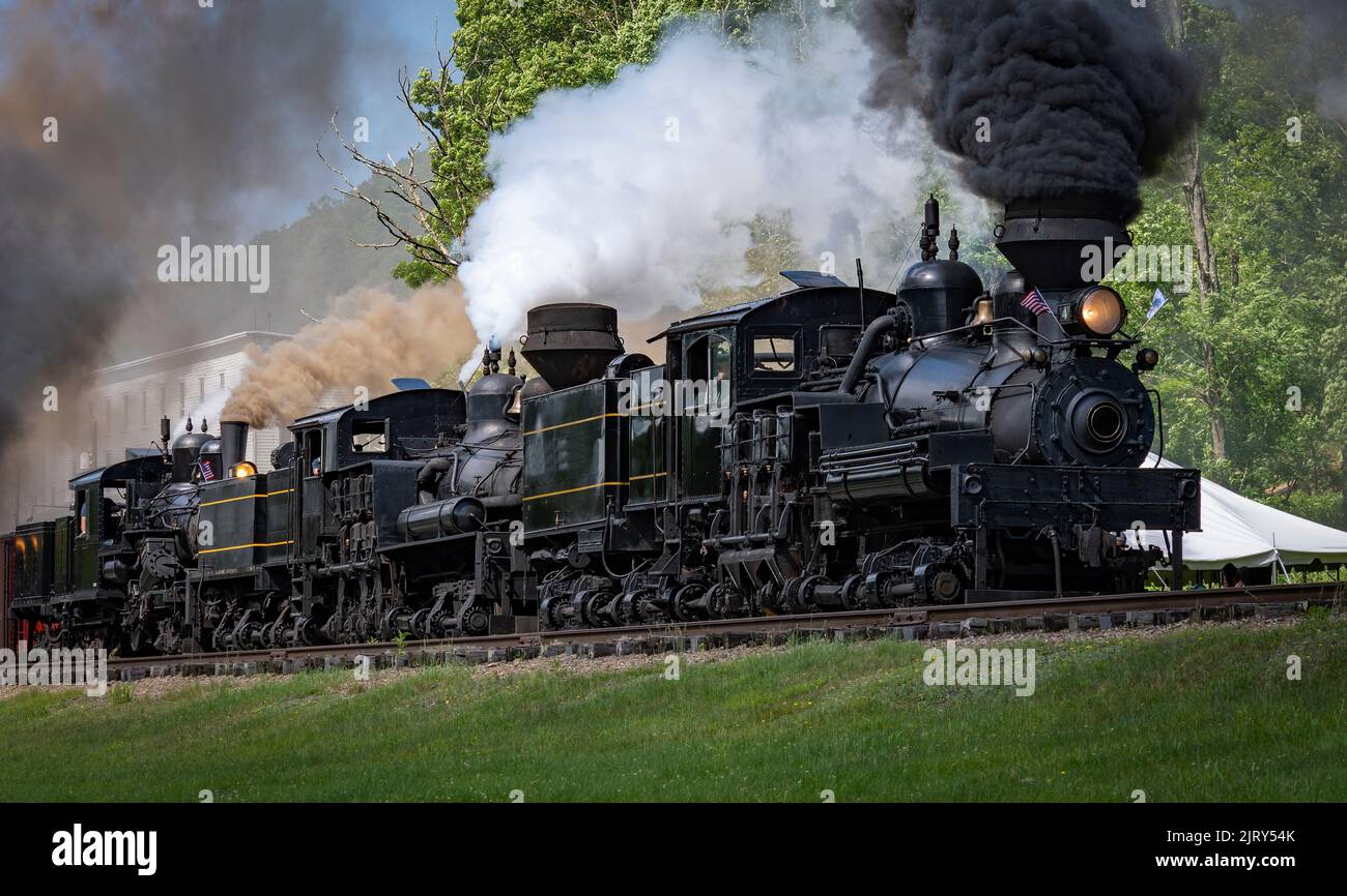 Old steam locomotive pull three hi-res stock photography and images - Alamy
