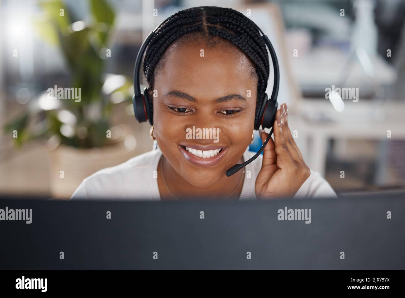 Black woman working reception desk hi-res stock photography and images - Alamy