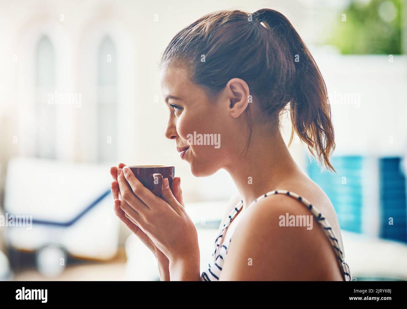 Woman cafe coffee thinking hi-res stock photography and images - Alamy