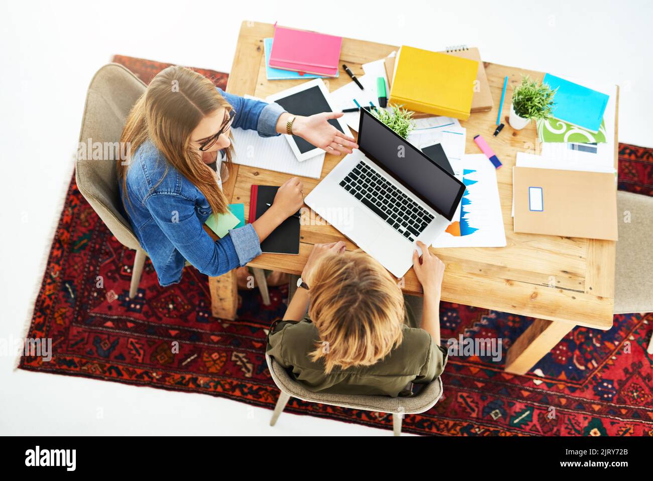 Two friends talking high school hi-res stock photography and images - Alamy