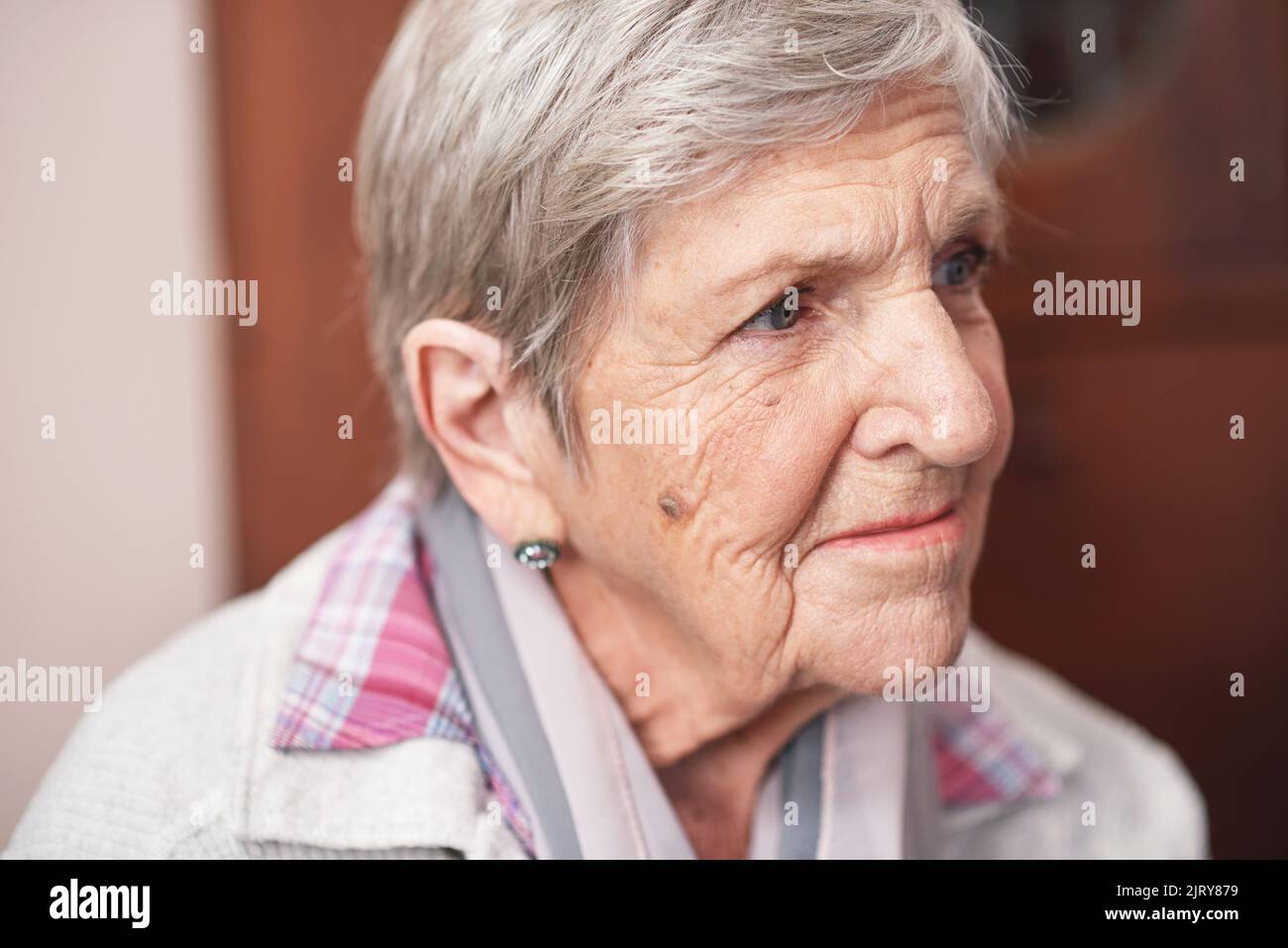 Portrait beautiful elderly woman smiling Stock Photo - Alamy Portrait beautiful elderly woman smiling Stock Photo - Alamy