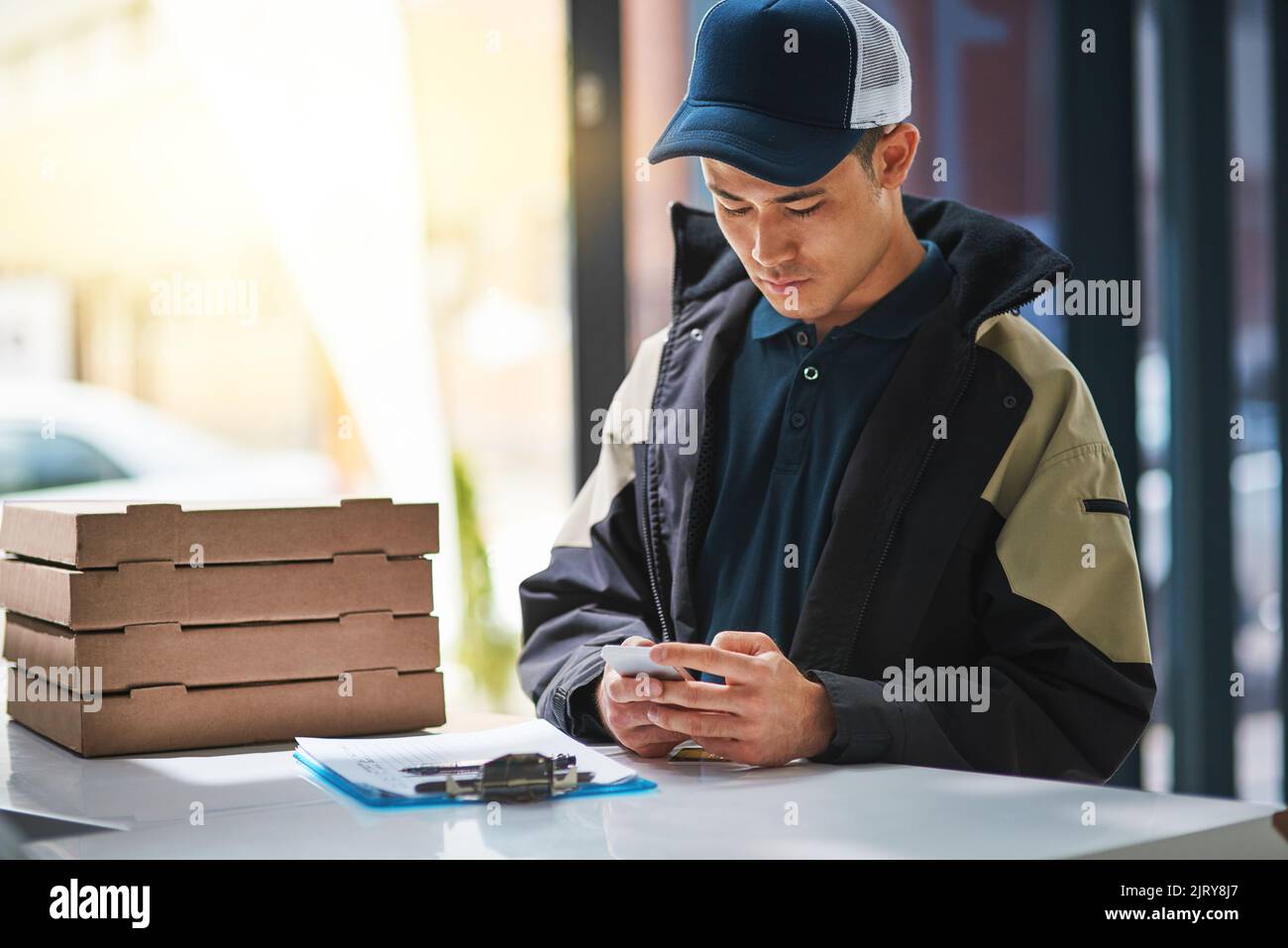 Pizza delivery guy standing door hi-res stock photography and images ...
