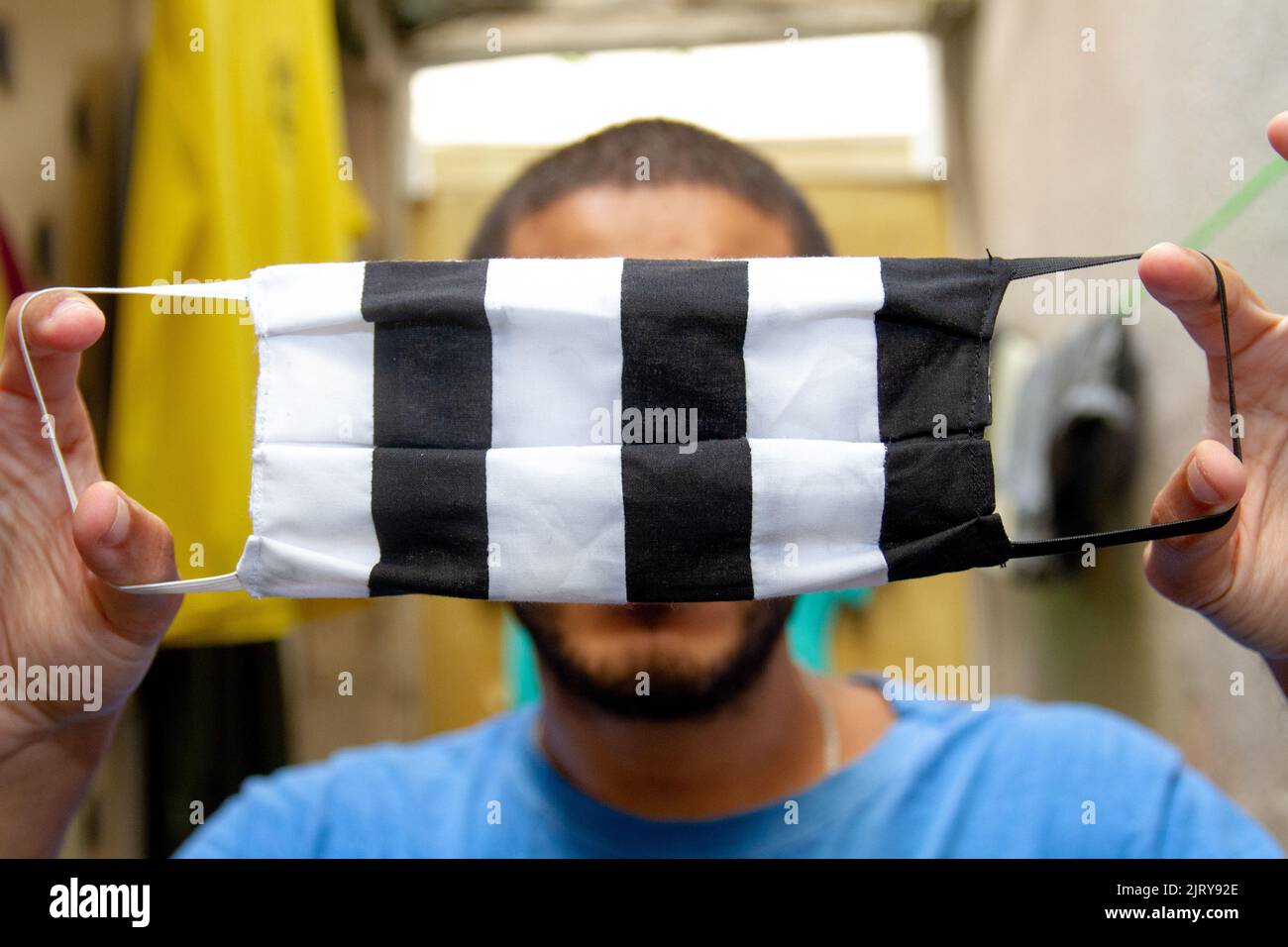 Máscara de corona hi-res stock photography and images - Alamy