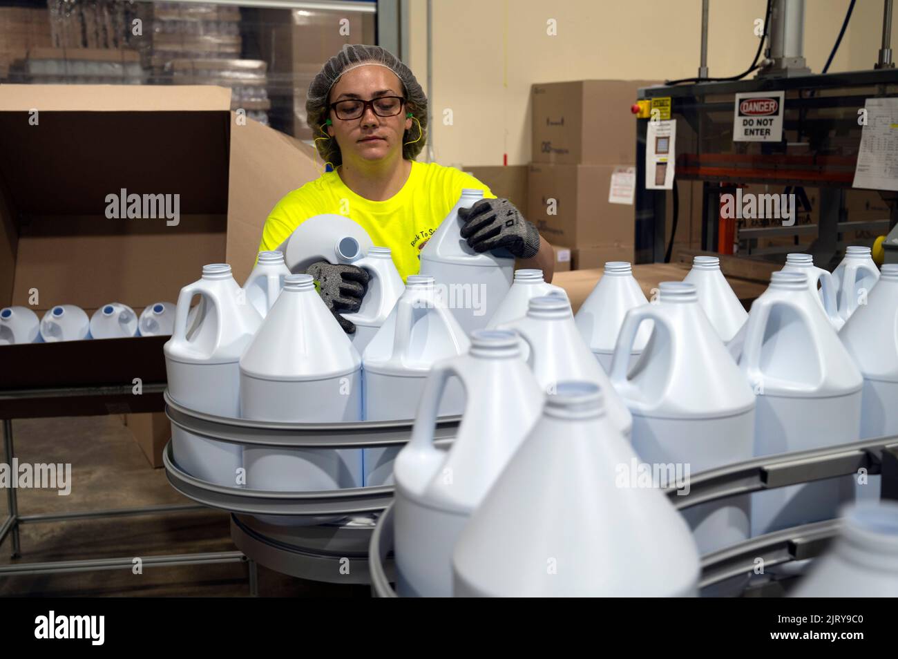 Atlanta, Georgia, USA. 3rd Aug, 2022. Worker packs just-finished ...