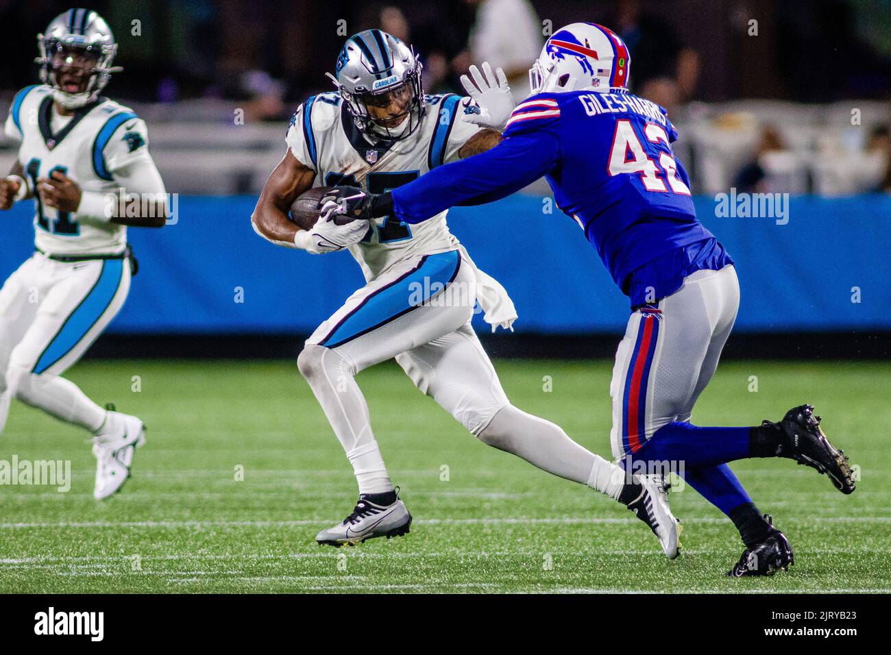 Linebacker joe giles harris hi-res stock photography and images - Alamy