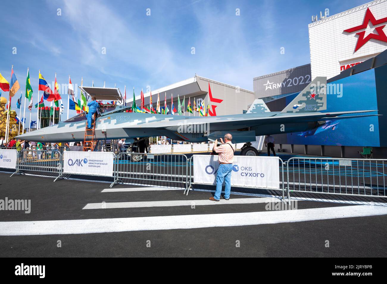 Sukhoi su 57 hi-res stock photography and images - Alamy