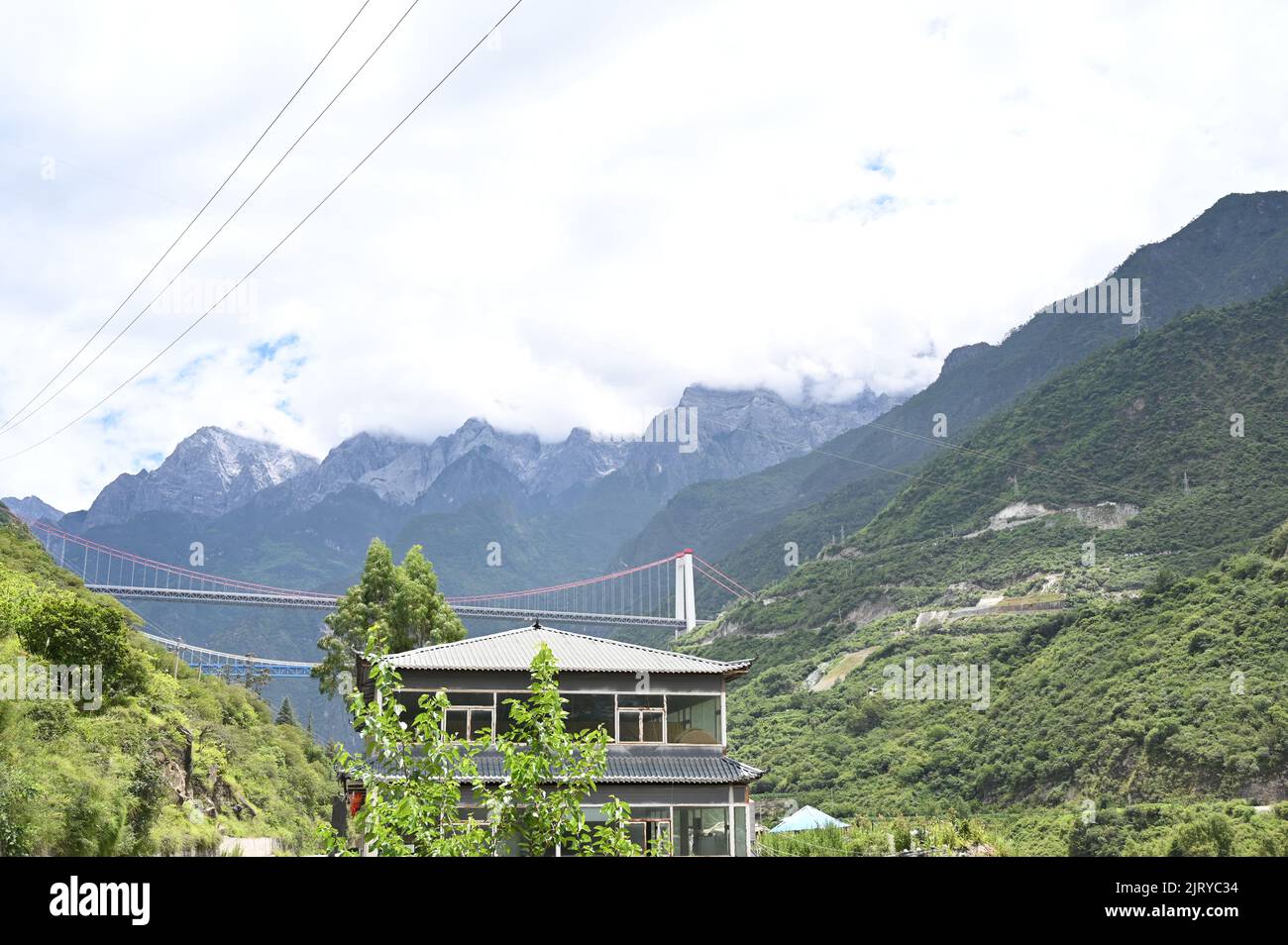 Views from the Awesome Tiger Leaping Gorge in Yunnan Province of China ...