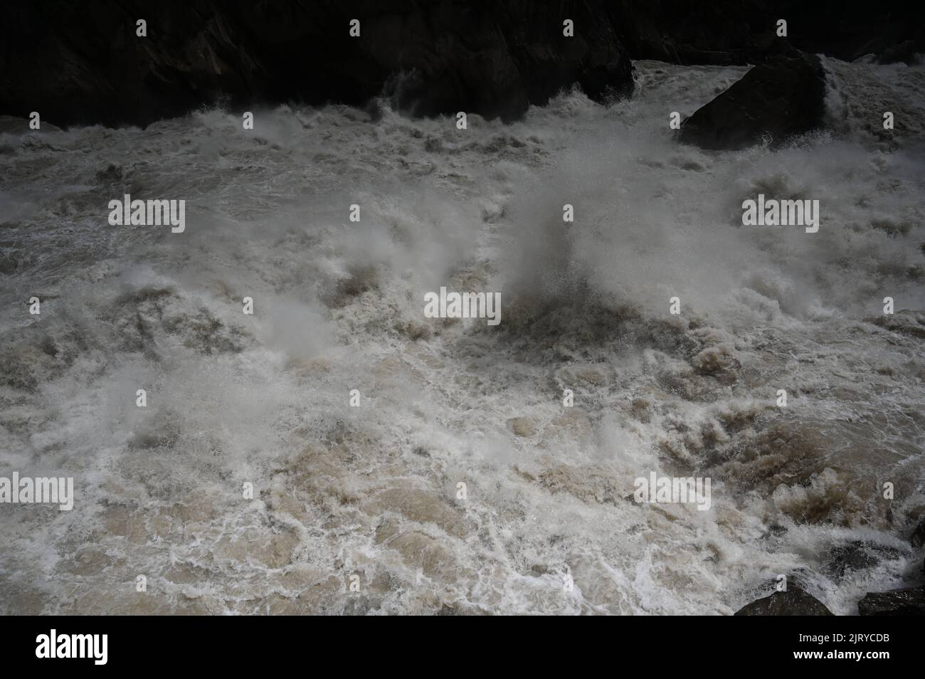 Views from the Awesome Tiger Leaping Gorge in Yunnan Province of China ...