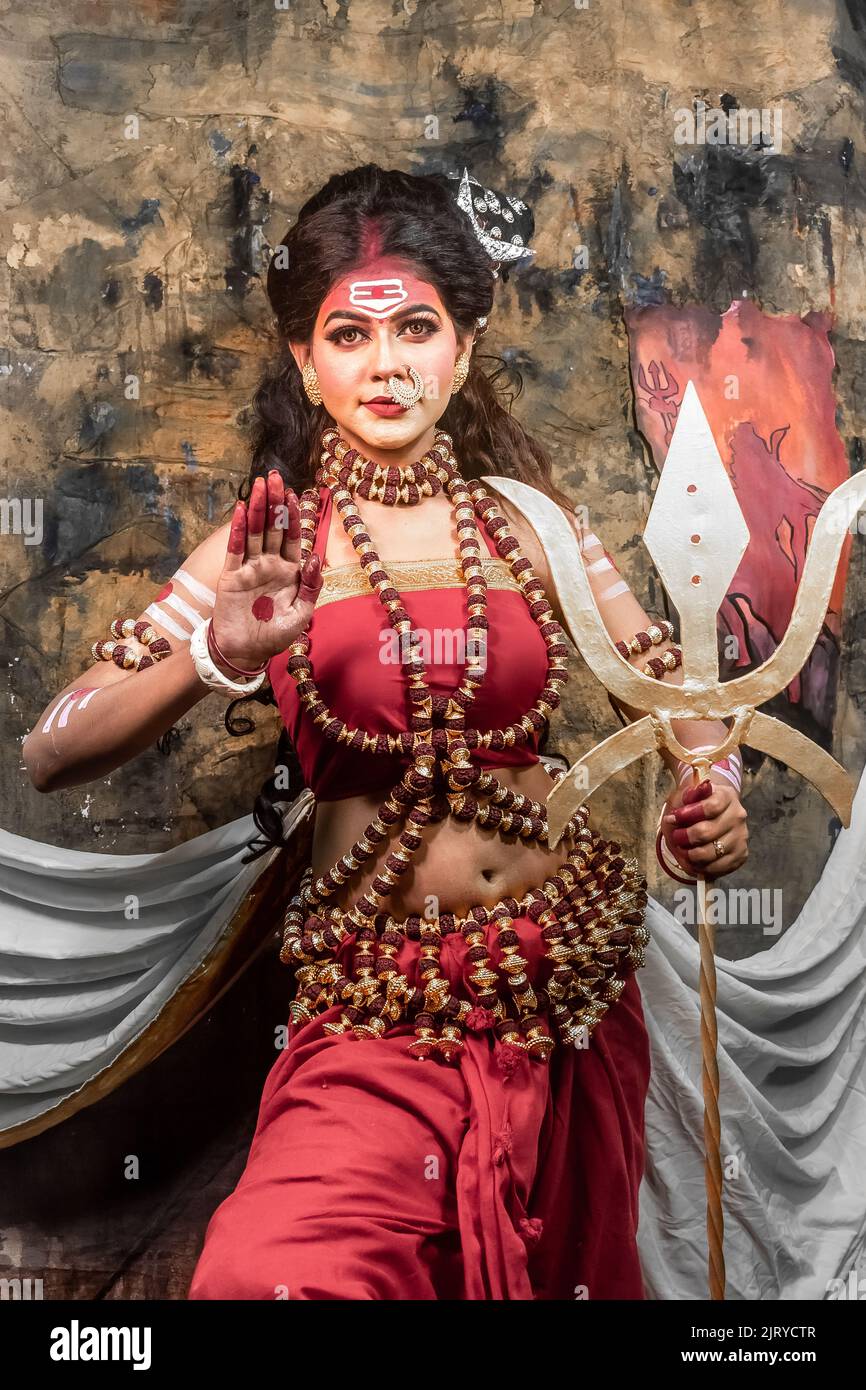 Concept Agomoni shoot-Forms of Parvati with traditional dress like goddess Stock Photo - Alamy