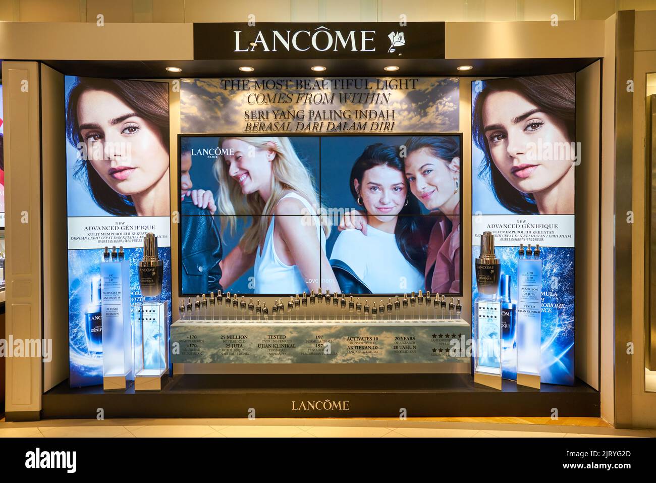 Lancôme advertisement hi-res stock photography and images - Alamy