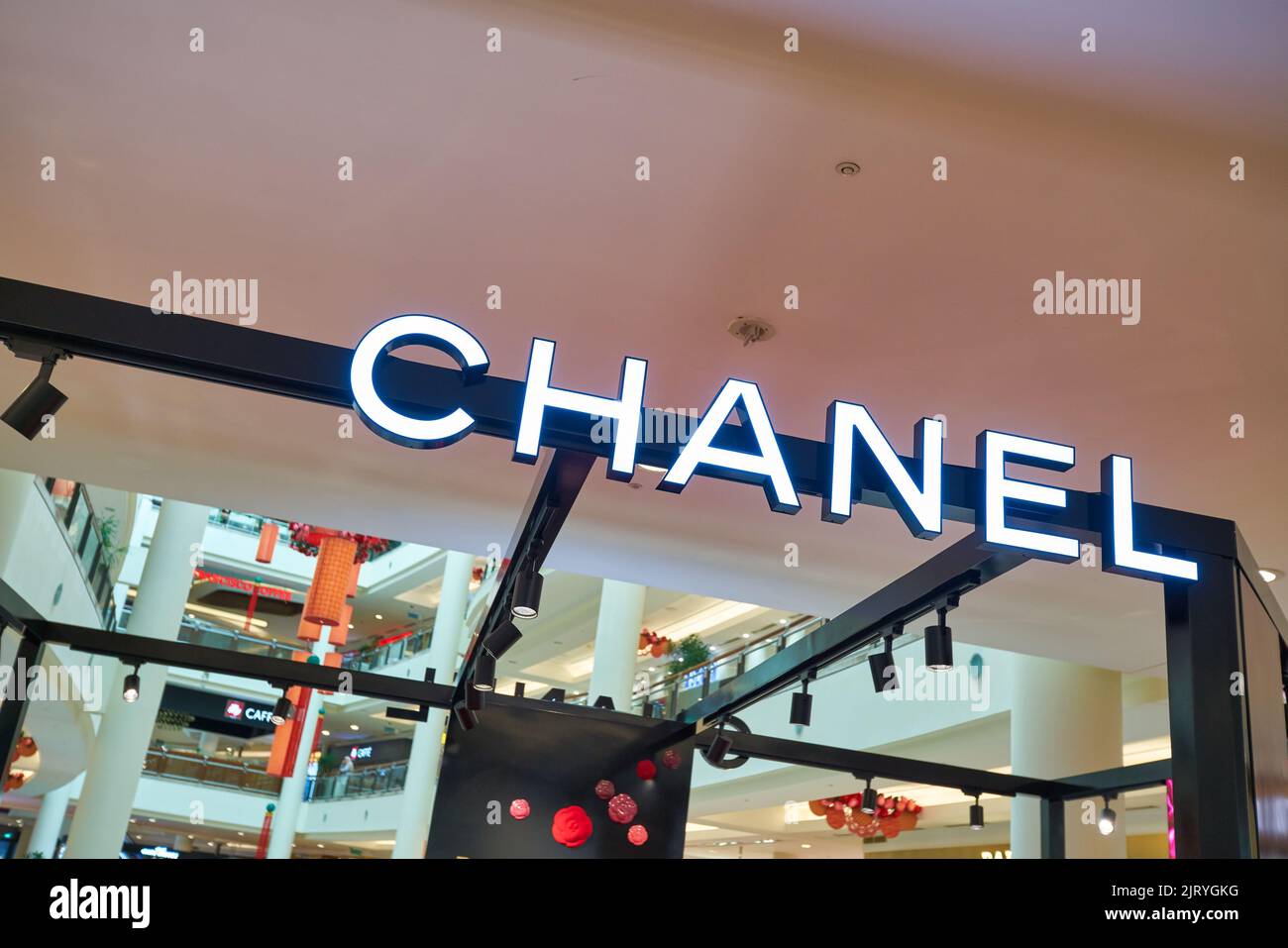 Chanel shopping 2020 hi-res stock photography and images - Alamy