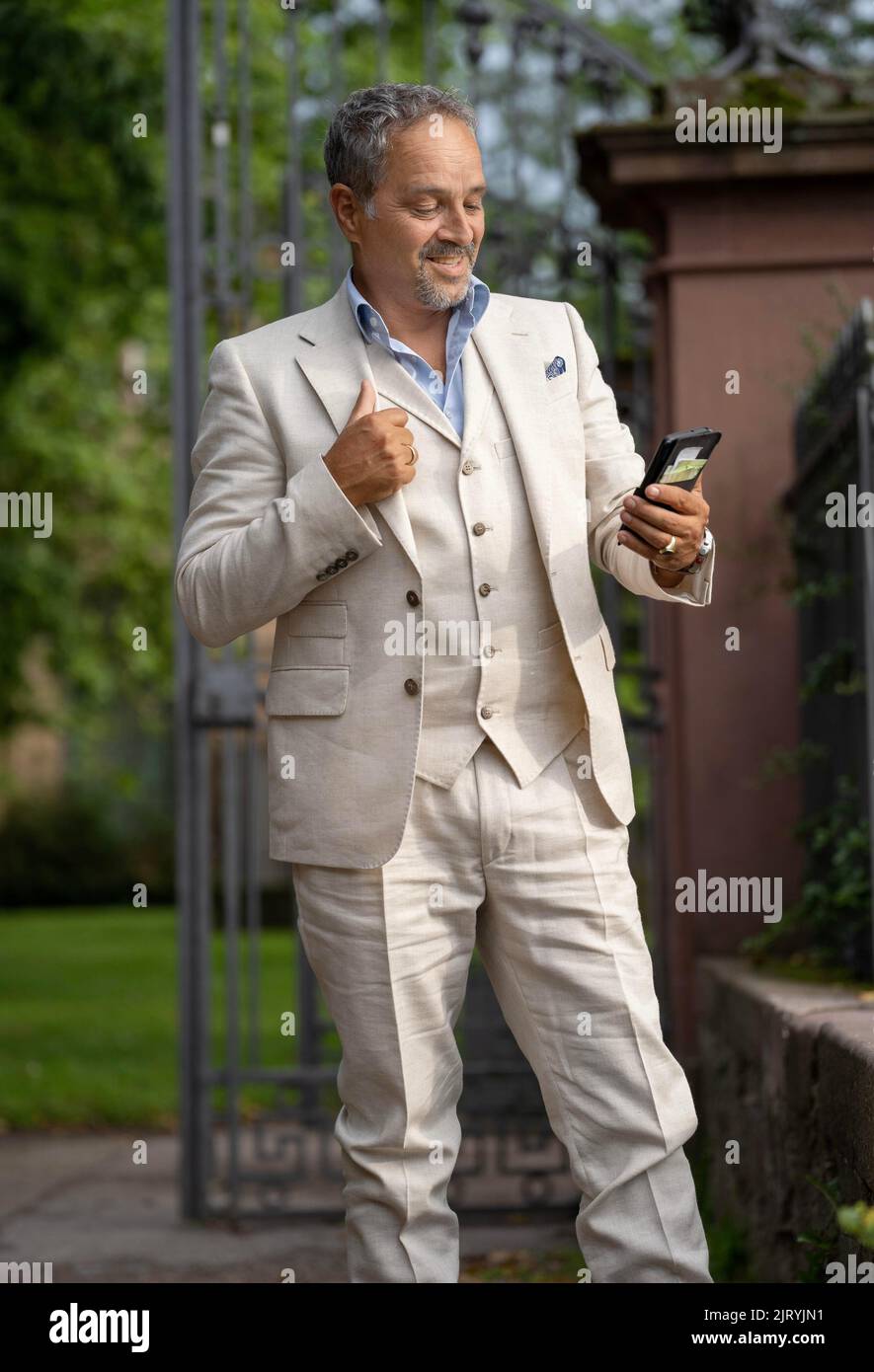 Smile suit hi-res stock photography and images - Alamy
