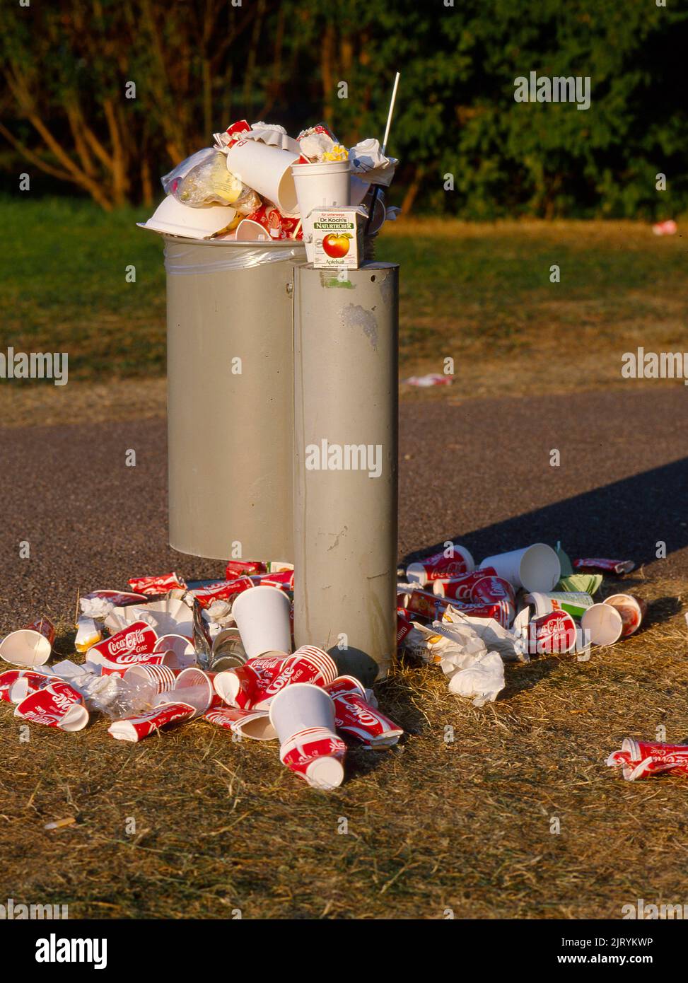 Dustbin Full dustbin Stock Photo - Alamy