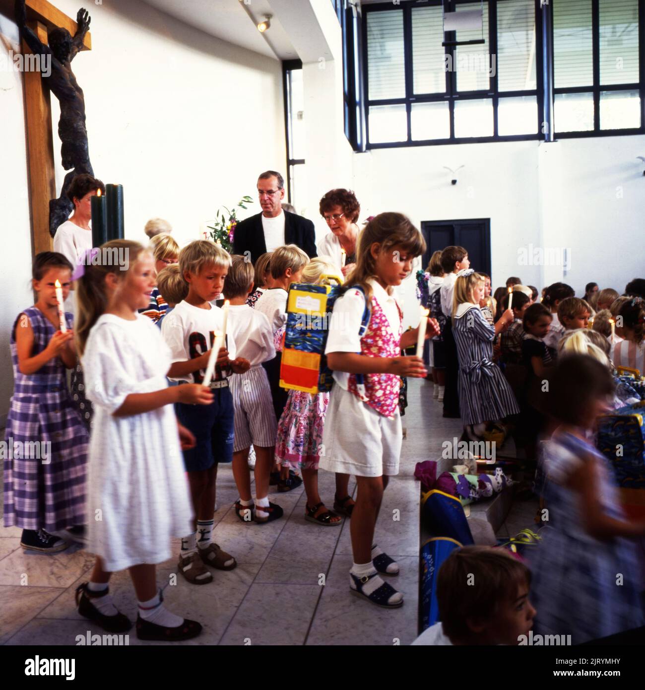 Arnum/Hemmingen: The enrolment of the first-year pupils on 05. 08. 1995 in Arnum. Germany, DEU ...