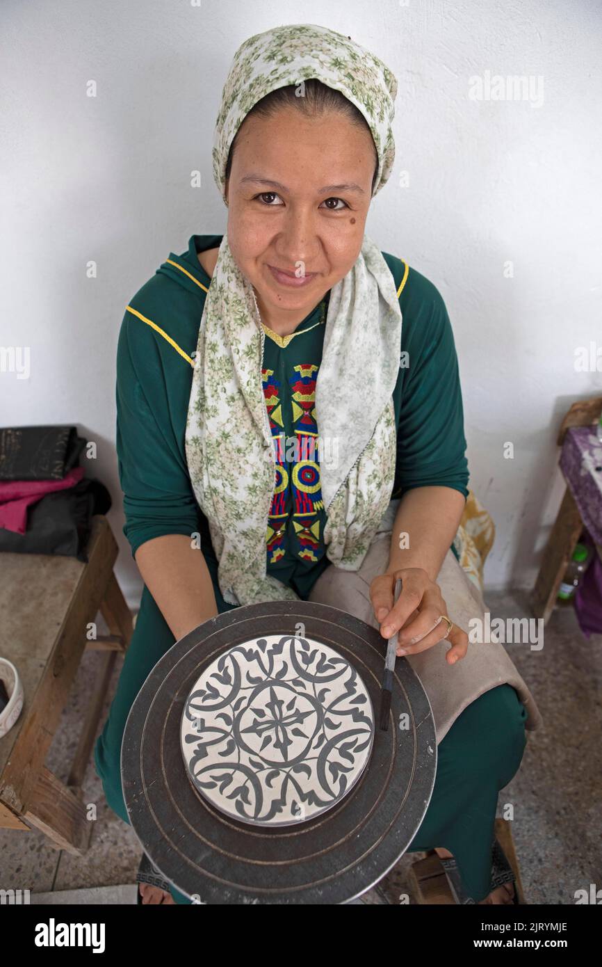 Moroccan woman painting plates in the workshop, handicraft from Fes ...